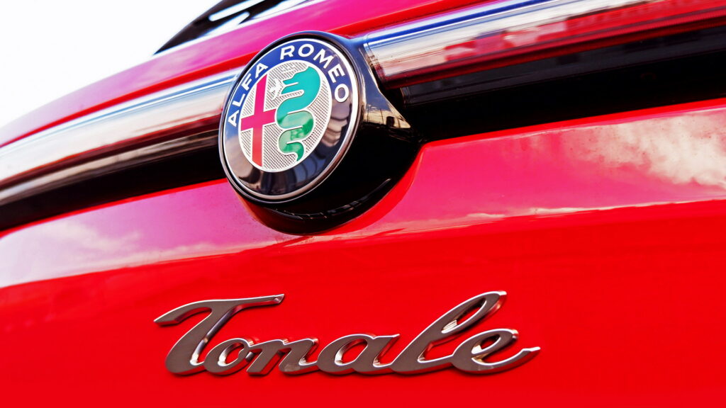 We Get Up Close To The New 2023 Alfa Romeo Tonale Compact SUV | Carscoops