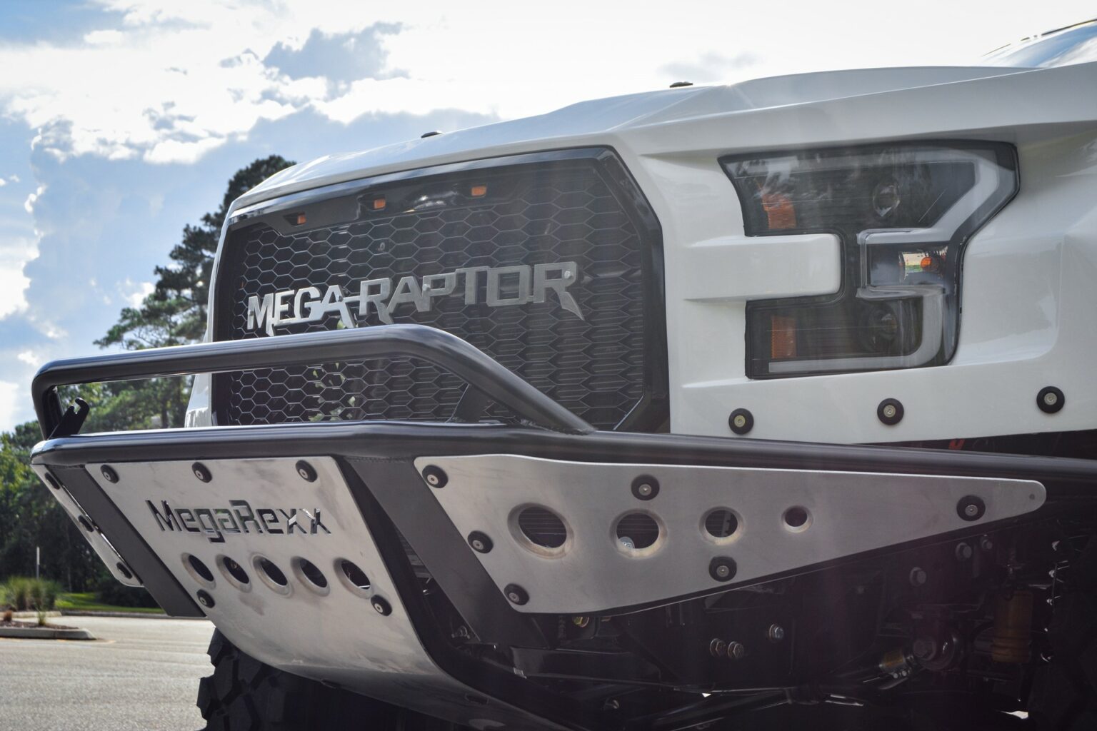 2022 Ford F-250 ‘MegaRaptor’ Is Part Daily Driver And Part Trophy Truck ...