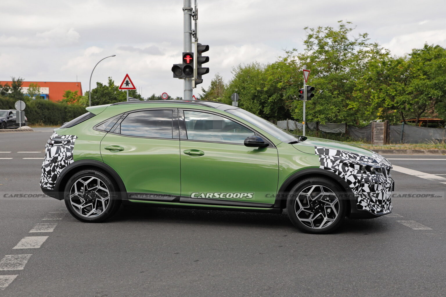 Kia XCeed Facelift Spied Flaunting Its Modern LEDs, Days Before Its ...