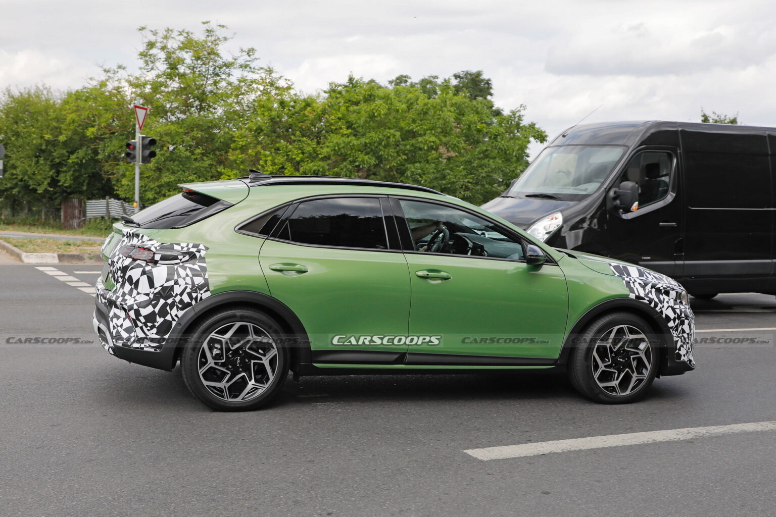 Kia XCeed Facelift Spied Flaunting Its Modern LEDs, Days Before Its ...