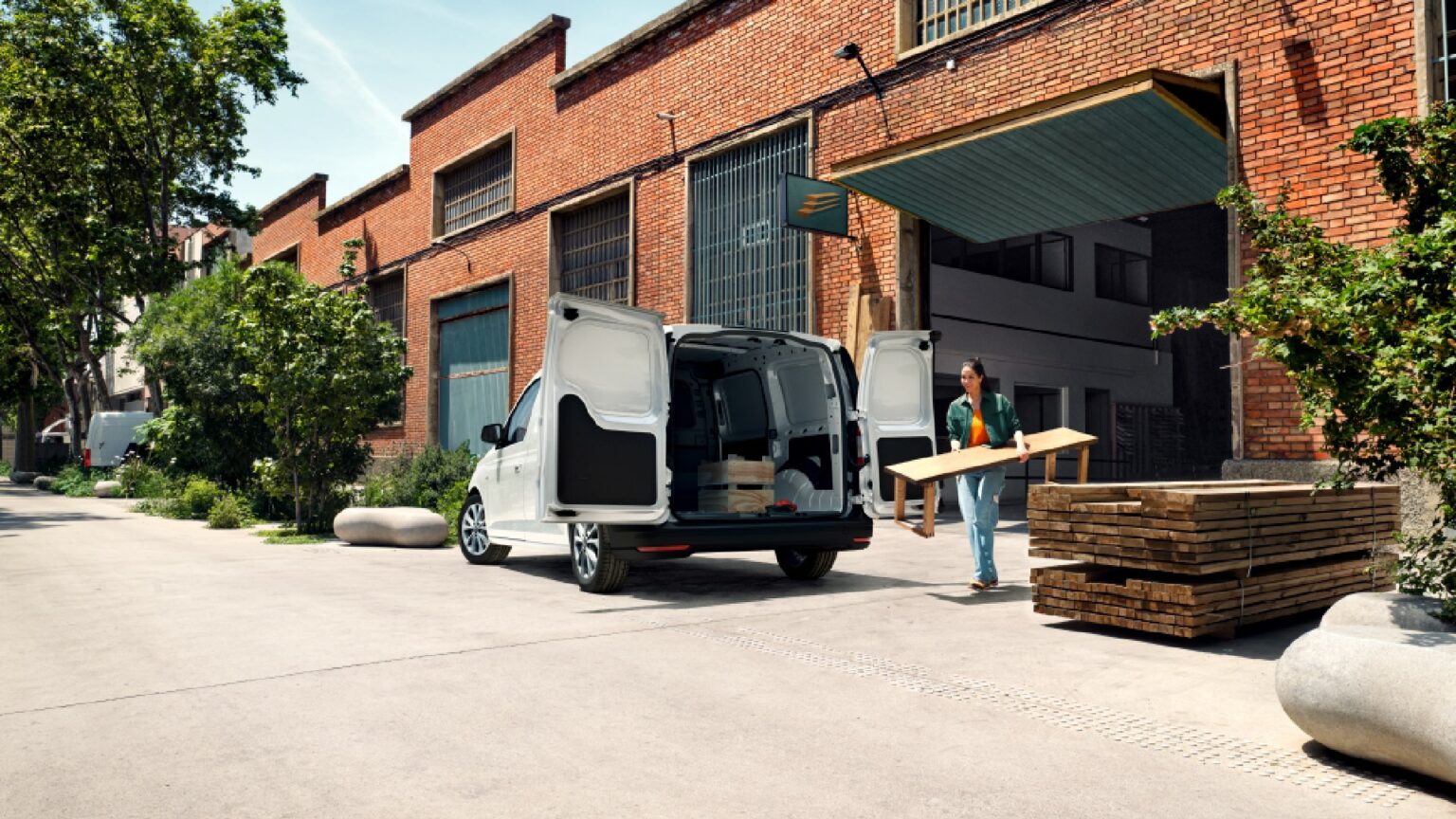 VW Caddy Gains CNG-Powered TGI Variant, And Dark Label Special Edition ...