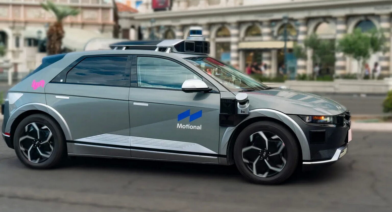 Lyft And Motional Give First Rides In Driverless Hyundai Ioniq 5s In ...
