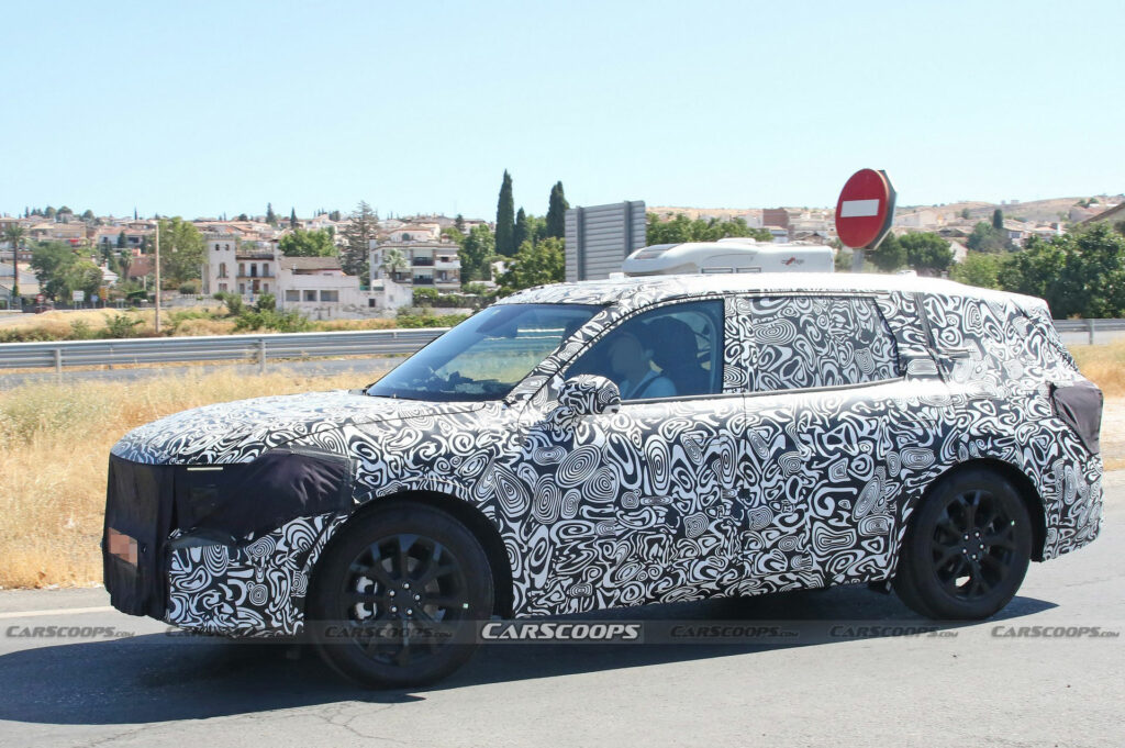 Ford Fusion Active Spied In Europe With Two Slightly Different Designs ...