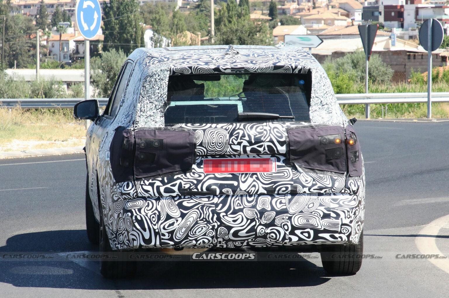 Ford Fusion Active Spied In Europe With Two Slightly Different Designs ...