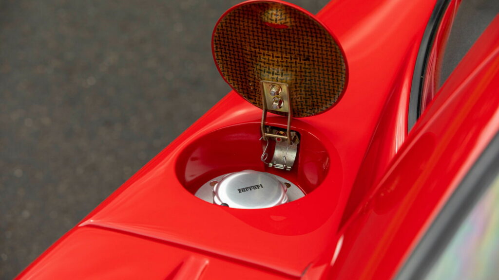 You Won’t Believe How Clean This 15,000-Mile 1990 Ferrari F40 Is ...