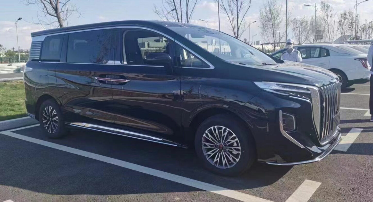 China’s Hongqi Is Making Its First Luxury Minivan, The HQ9 | Carscoops