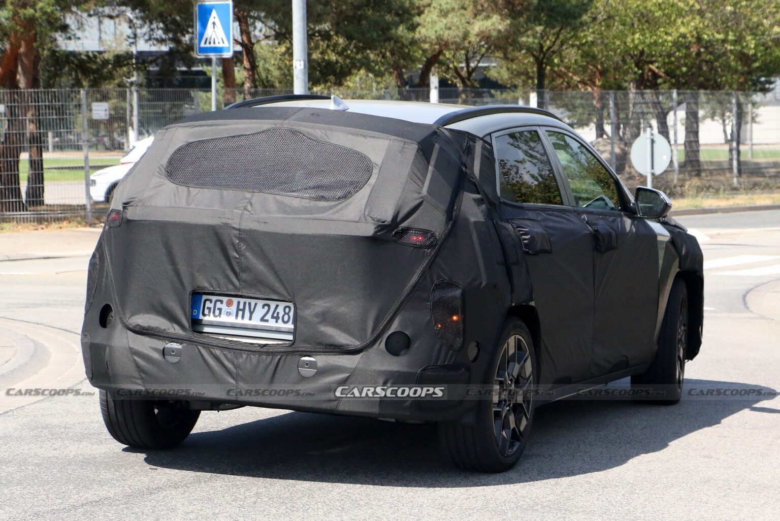 2024 Hyundai Kona Electric Spotted During Testing Under Heavy ...