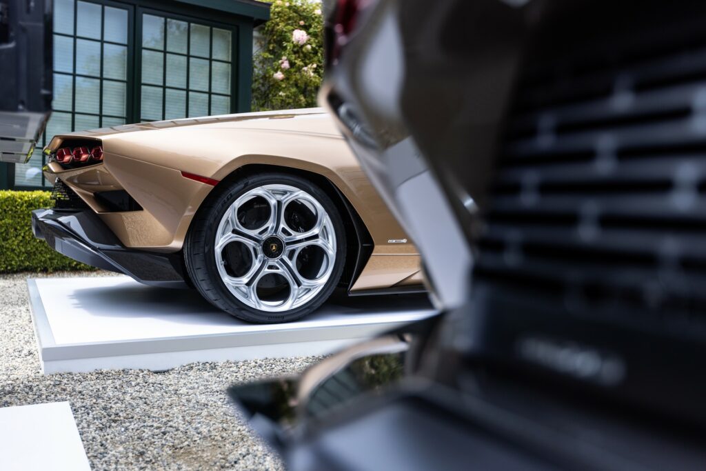 Lamborghini Delivered The First Two U.S. Countach LPI 800-4s At ...