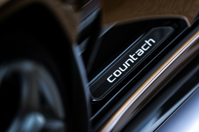 Lamborghini Delivered The First Two U.S. Countach LPI 800-4s At ...