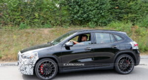 Facelifted Mercedes-AMG GLA 35 Spied In Europe With US-Spec Headlights ...
