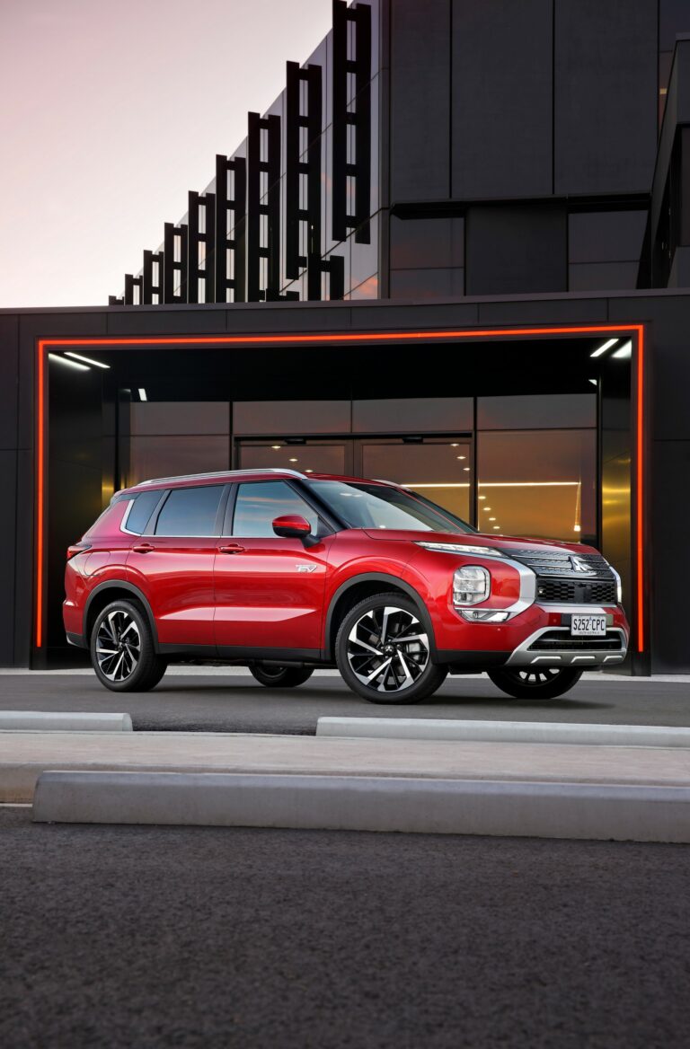 2022 Mitsubishi Outlander Plug-In Hybrid EV Offered In Four Trims In ...