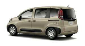 New Toyota Sienta Debuts In Japan As A 3-Row Hybrid Minivan Based On ...