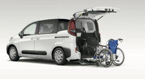 New Toyota Sienta Debuts In Japan As A 3-Row Hybrid Minivan Based On ...