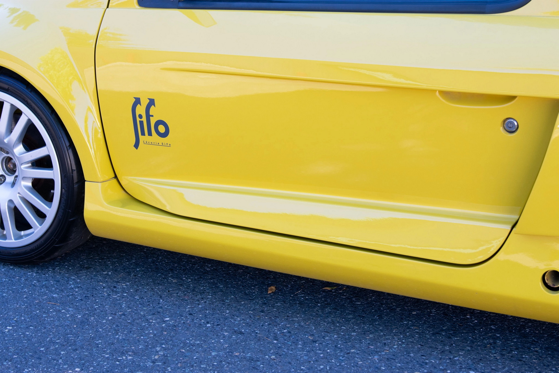 Here’s Your Chance To Own A Super-Rare Renault Clio V6 Trophy Race Car ...