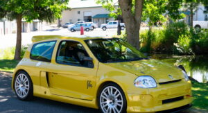 Here's Your Chance To Own A Super-Rare Renault Clio V6 Trophy Race Car ...
