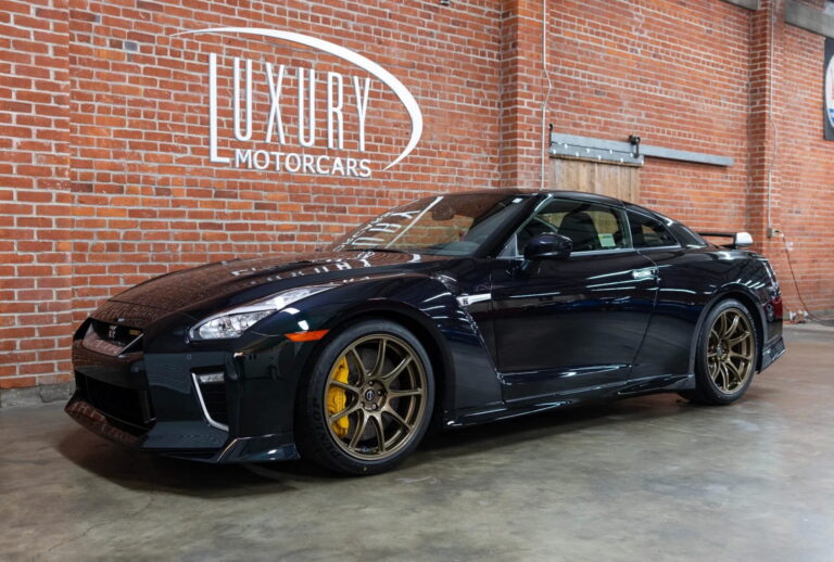 A 145-Mile 2021 Nissan GT-R T-Spec Sold For Over $200,000 On Bring A ...