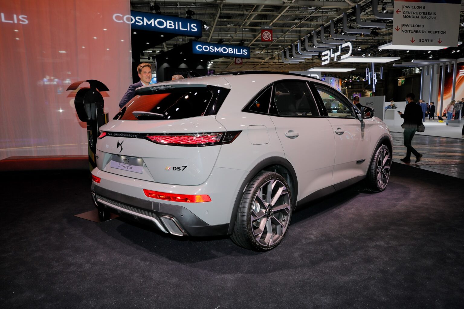 2023 DS 7 E-Tense Is One Pricey French Crossover That Tops Out At € ...