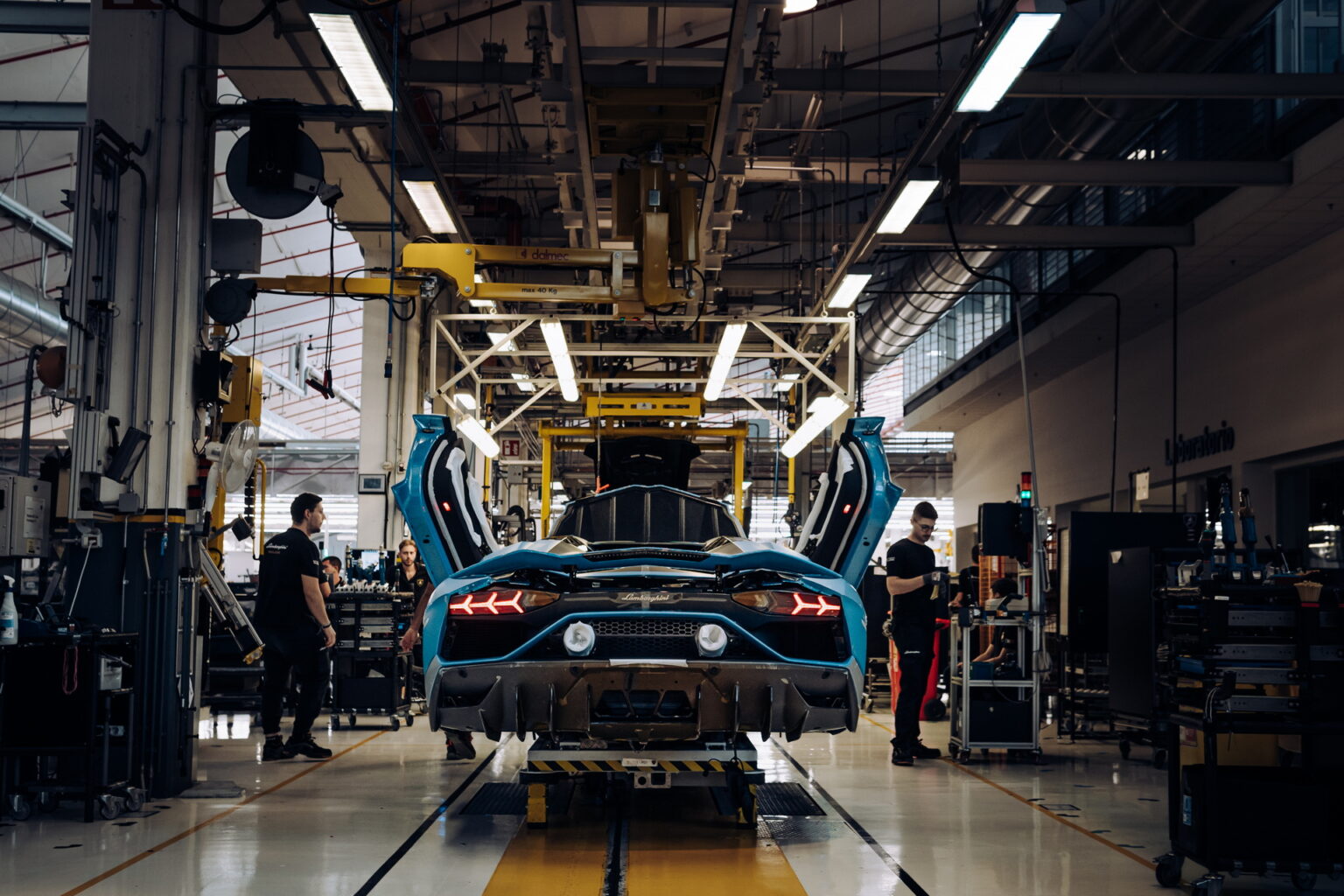 The Final Lamborghini Aventador Rolls Off The Line After 11,465 Units ...