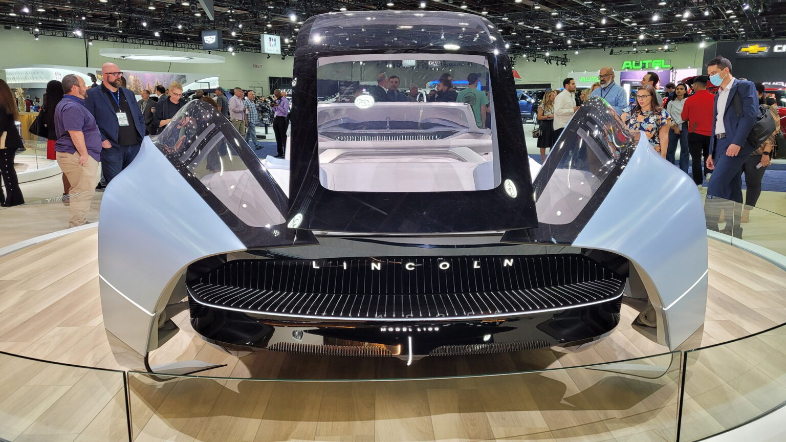 Lincoln’s Model L100 Ultra-Luxurious Concept EV Is A Visitor From The ...
