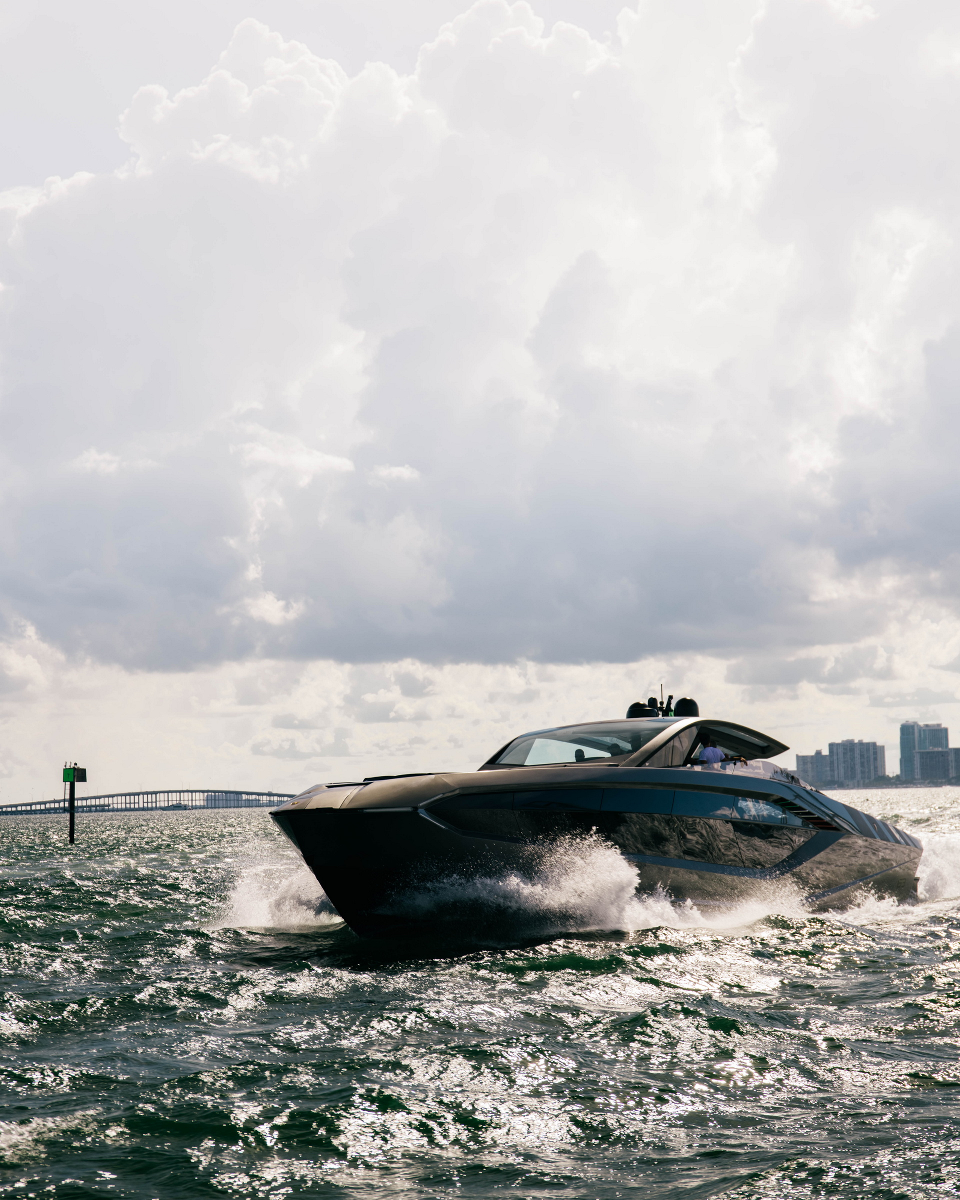 The Very First 24-Cylinder, 4,000-HP Tecomar Lamborghini 63 Superyacht ...