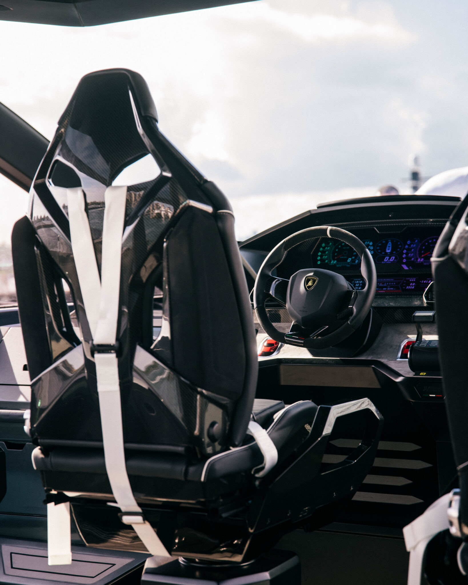 The Very First 24-Cylinder, 4,000-HP Tecomar Lamborghini 63 Superyacht ...