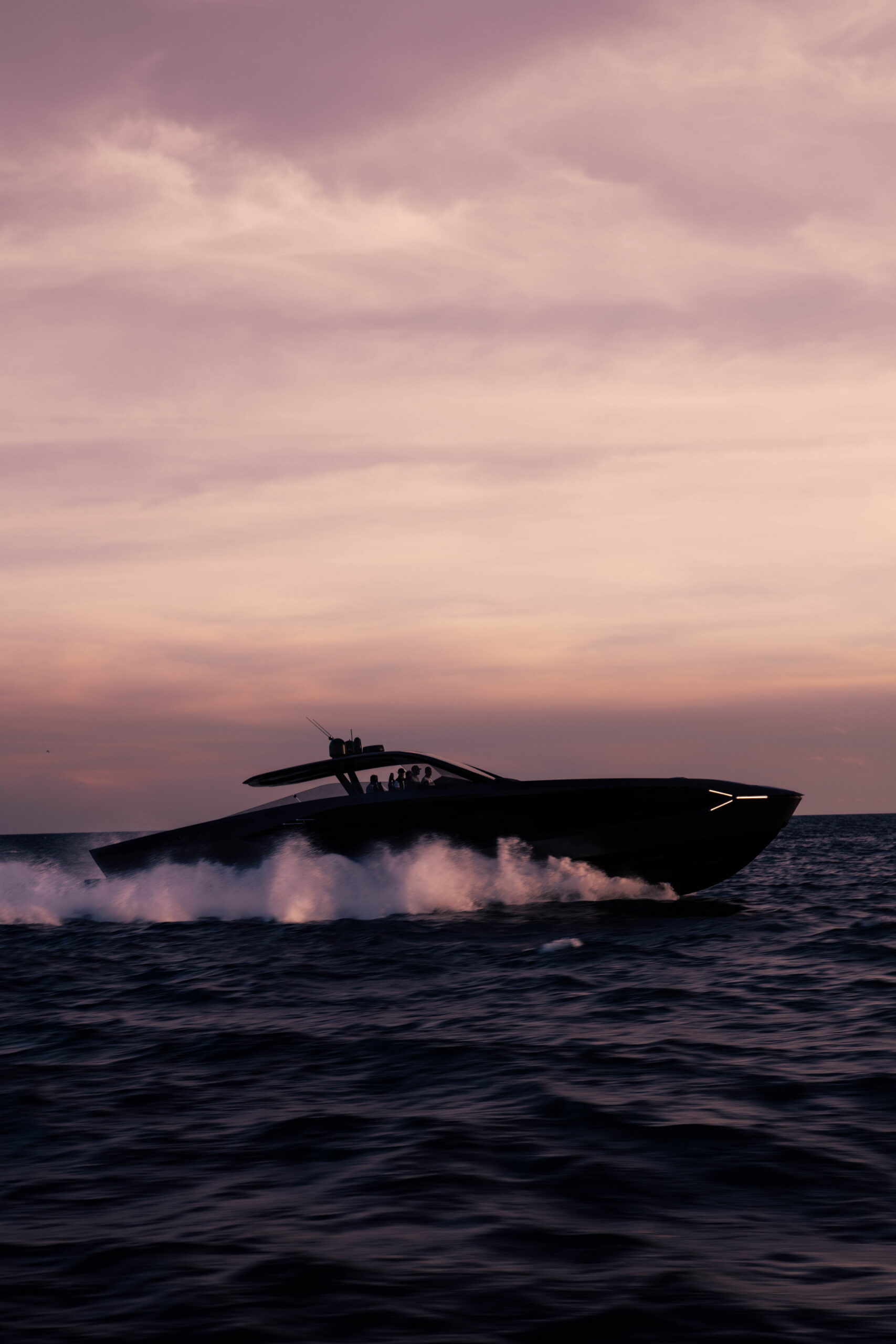 The Very First 24-Cylinder, 4,000-HP Tecomar Lamborghini 63 Superyacht ...
