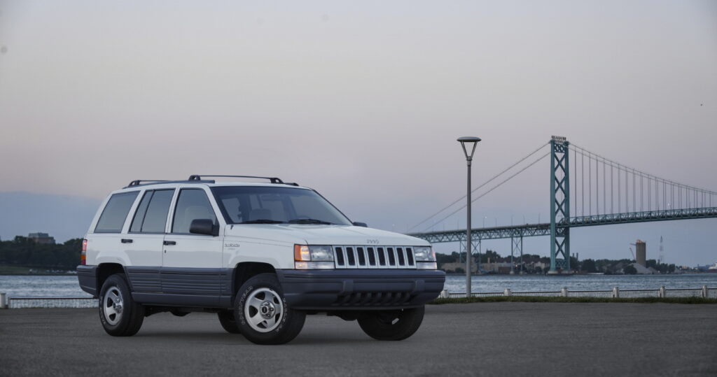 Jeep Celebrates Grand Cherokee’s 30th Anniversary With Blacked Out 4xe ...