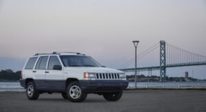 Jeep Celebrates Grand Cherokee's 30th Anniversary With Blacked Out 4xe ...