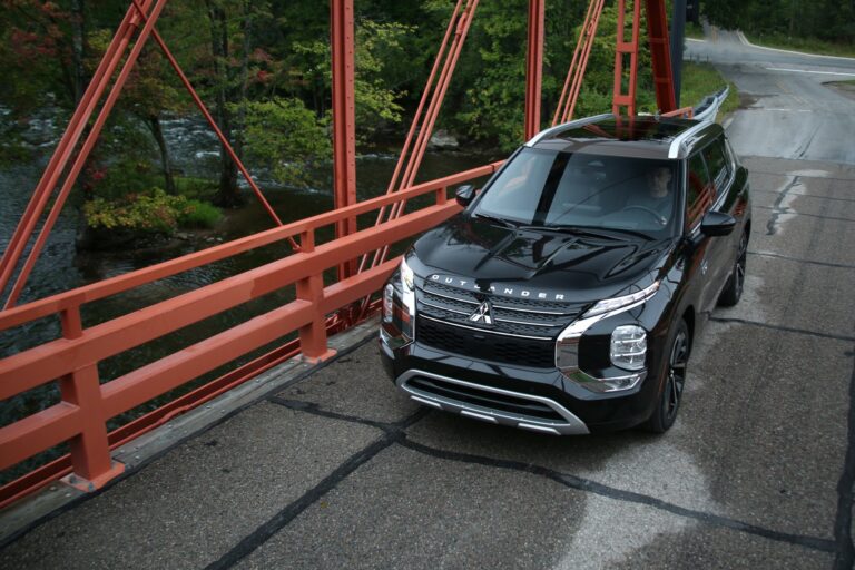 2023 Mitsubishi Outlander PHEV Tops Out At $49,995 | Carscoops