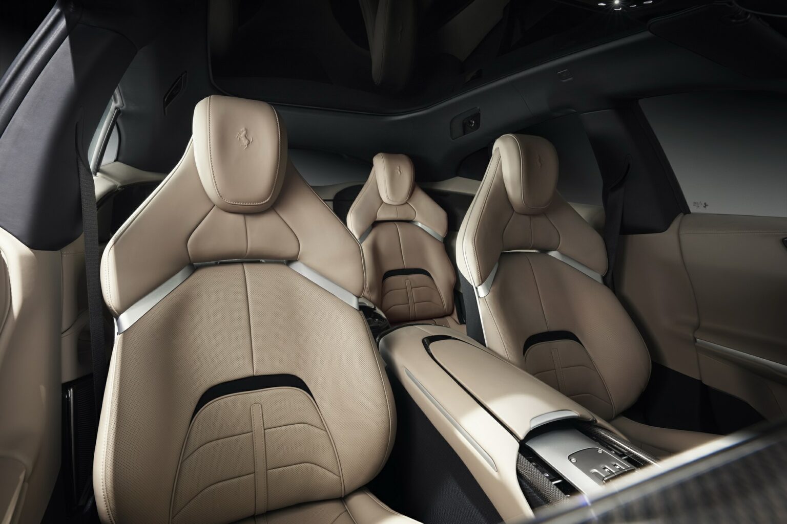 Ferrari’s First Family Car Is The 715-HP V12 Purosangue Crossover ...