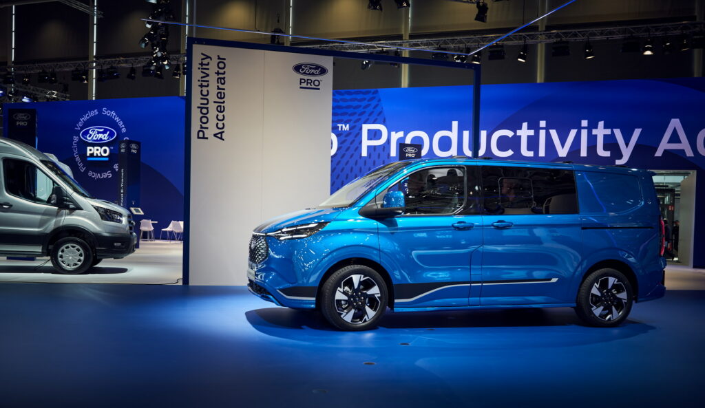 2024 Ford Transit Custom Revealed With Diesel, PHEV, And EV Powertrain ...