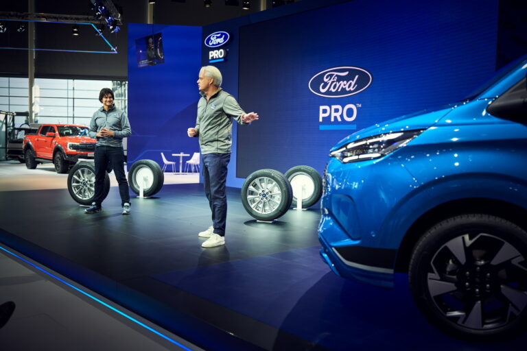 2024 Ford Transit Custom Revealed With Diesel, PHEV, And EV Powertrain ...