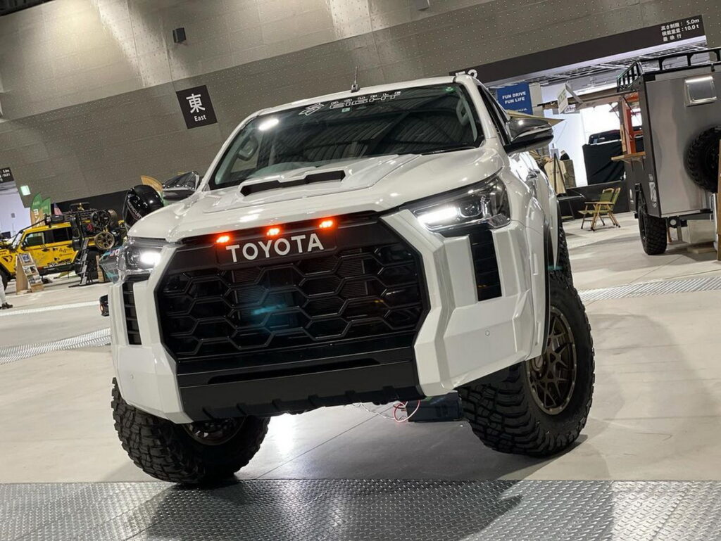 Toyota Hilux Gets A Tundra Face Transplant By Japanese Tuner GMG Double ...
