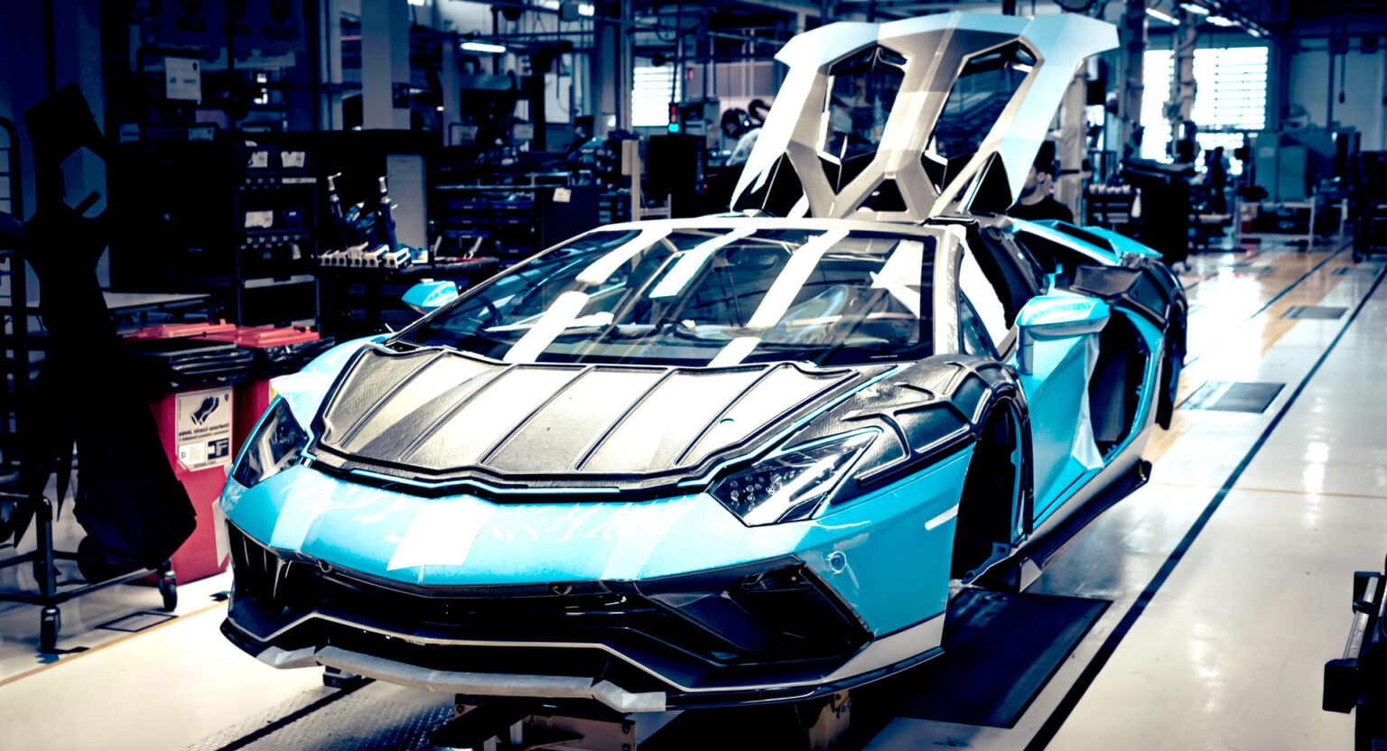 The Final Lamborghini Aventador Rolls Off The Line After 11,465 Units ...