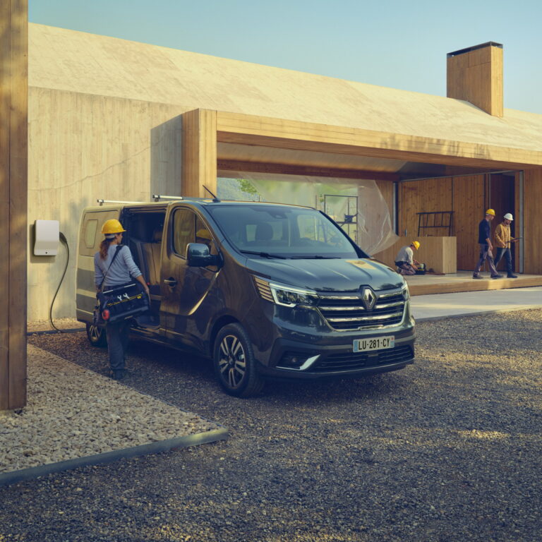Renault Unveils Trafic Van E-Tech Electric LCV With A 149-Mile Range ...