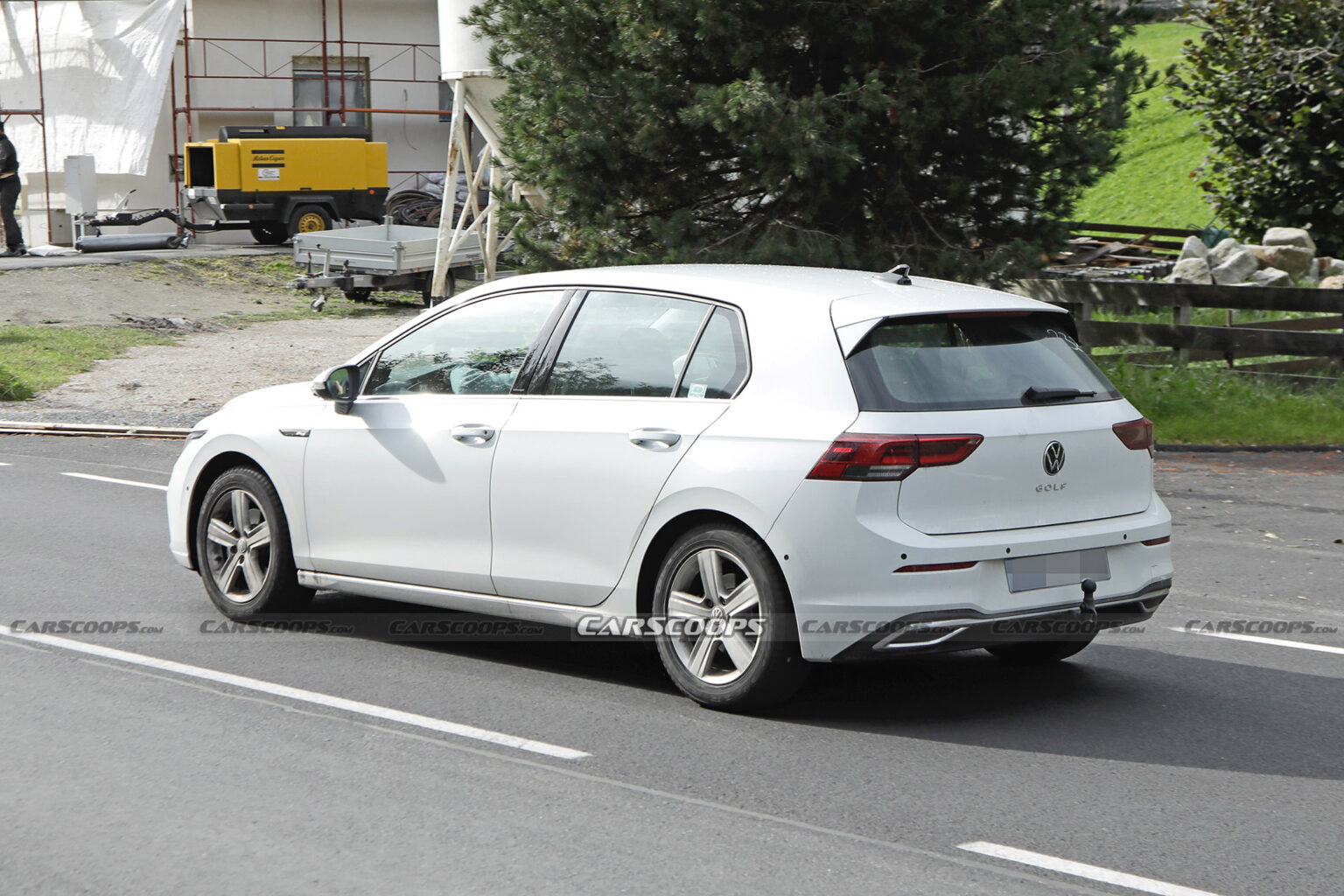 2024 VW Golf Facelift Reveals Larger Infotainment Screen In First Spy ...