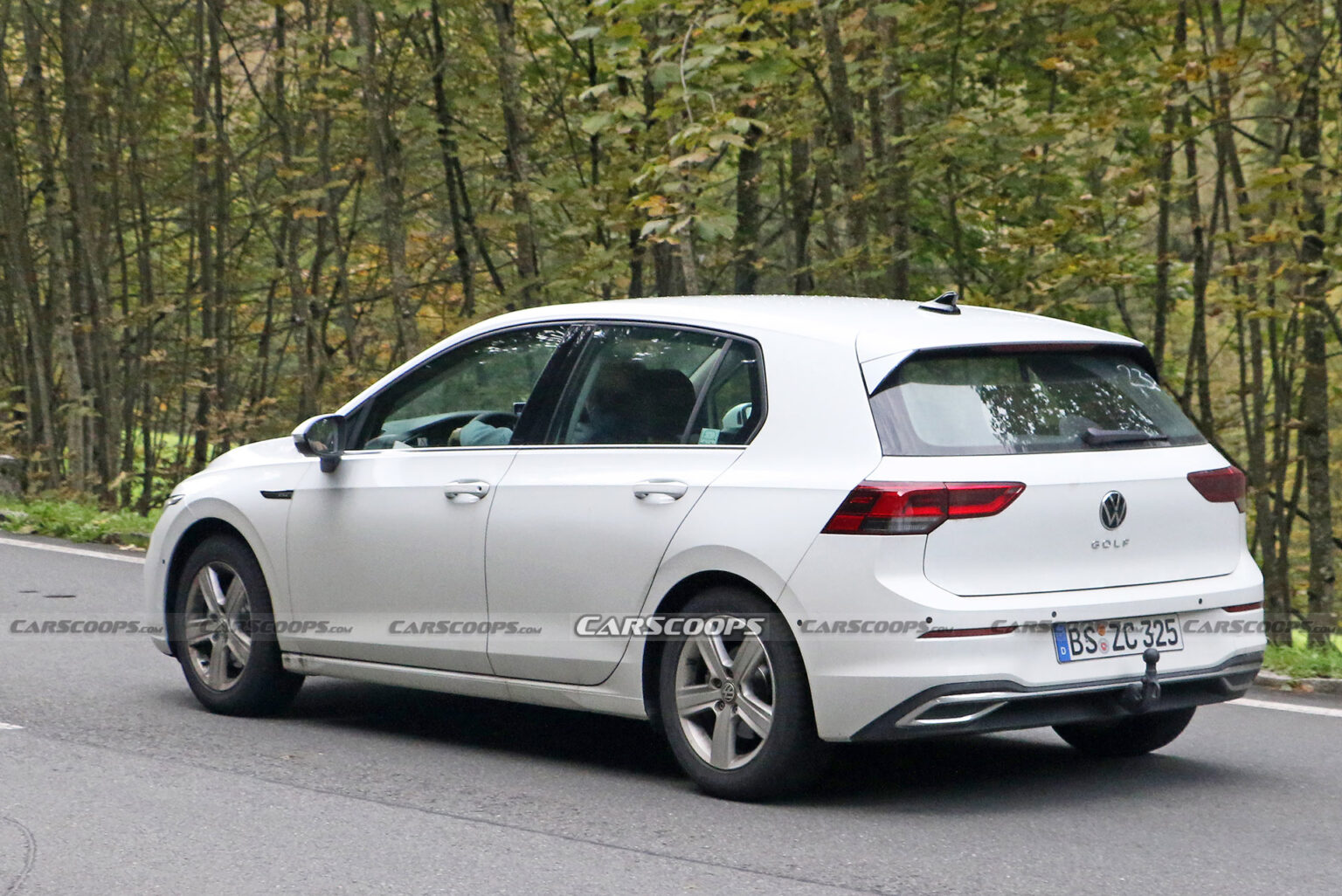 2024 VW Golf Facelift Reveals Larger Infotainment Screen In First Spy ...