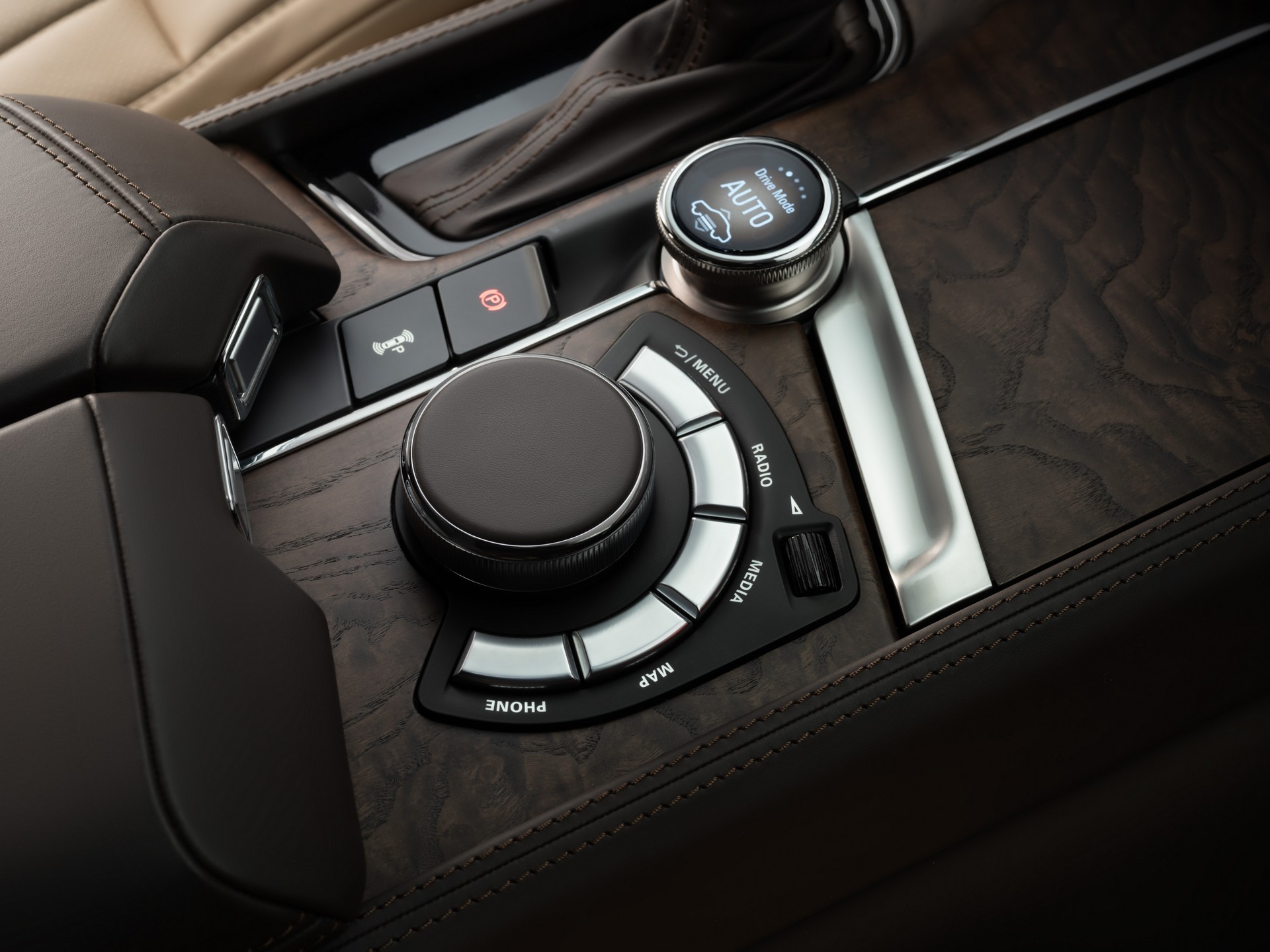 Aurus Komendant Debuts As A Russian Ultra-Luxury SUV With Four-Seats ...