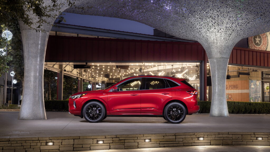 Facelifted 2023 Ford Escape Arrives With More Appealing Styling, Sporty ...