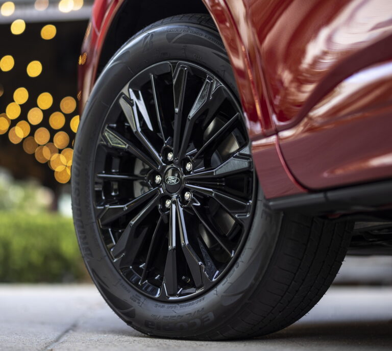 Facelifted 2023 Ford Escape Arrives With More Appealing Styling, Sporty ...