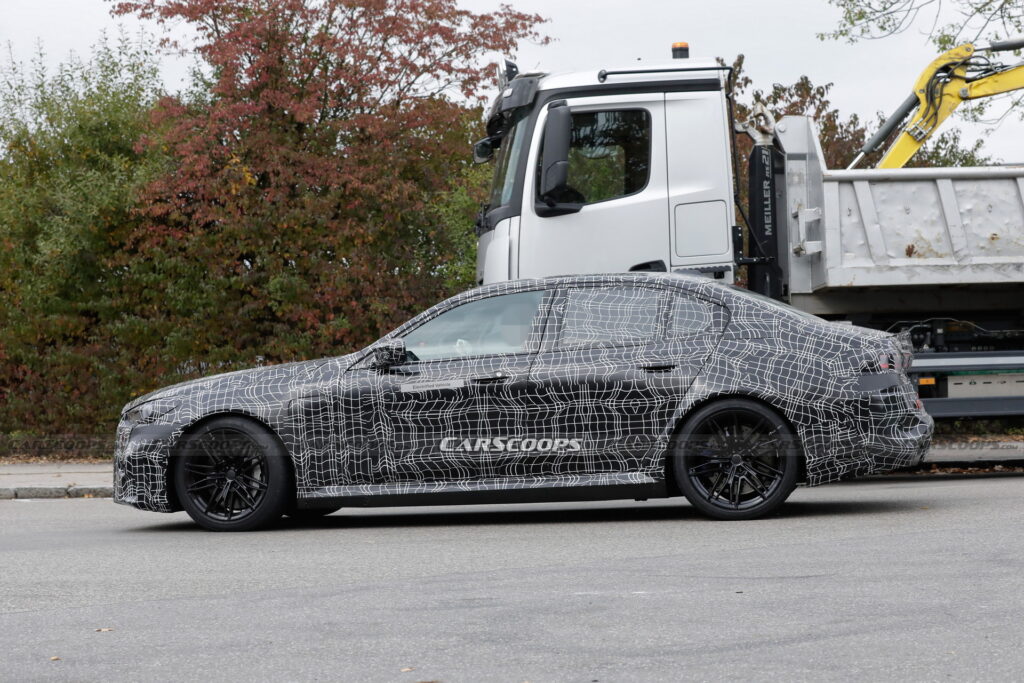 Hybrid 2024 BMW M5 Shows Production Body And Lighting, Looks ...