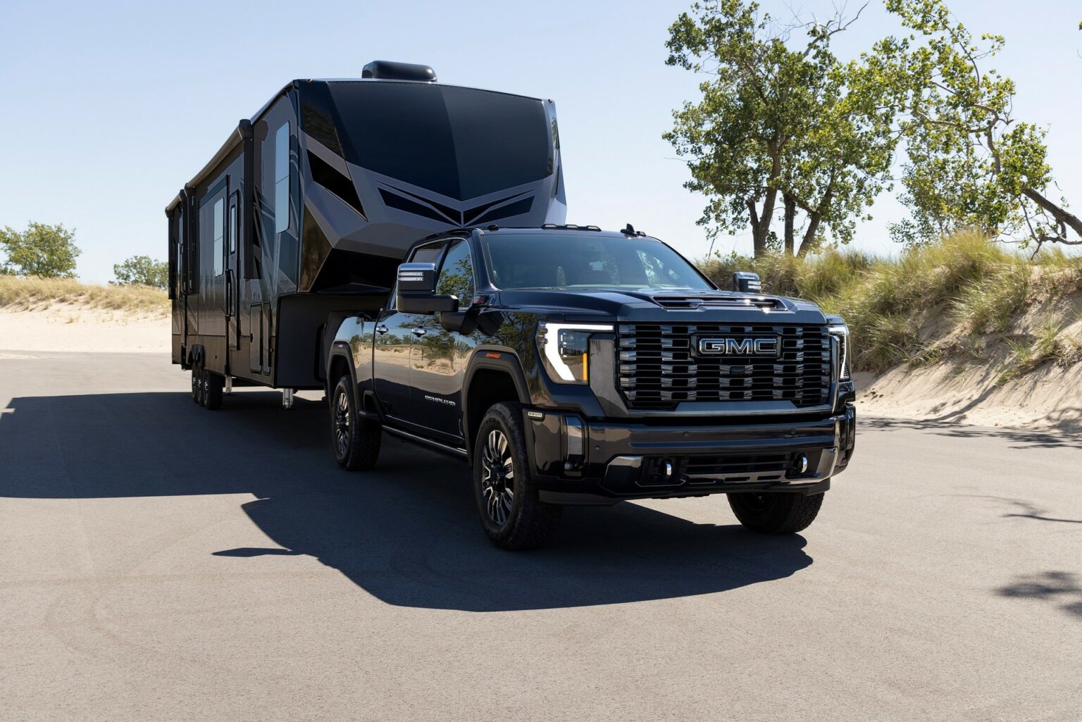 2024 GMC Sierra HD Debuts As Part Workhorse And Part Luxury Vehicle ...