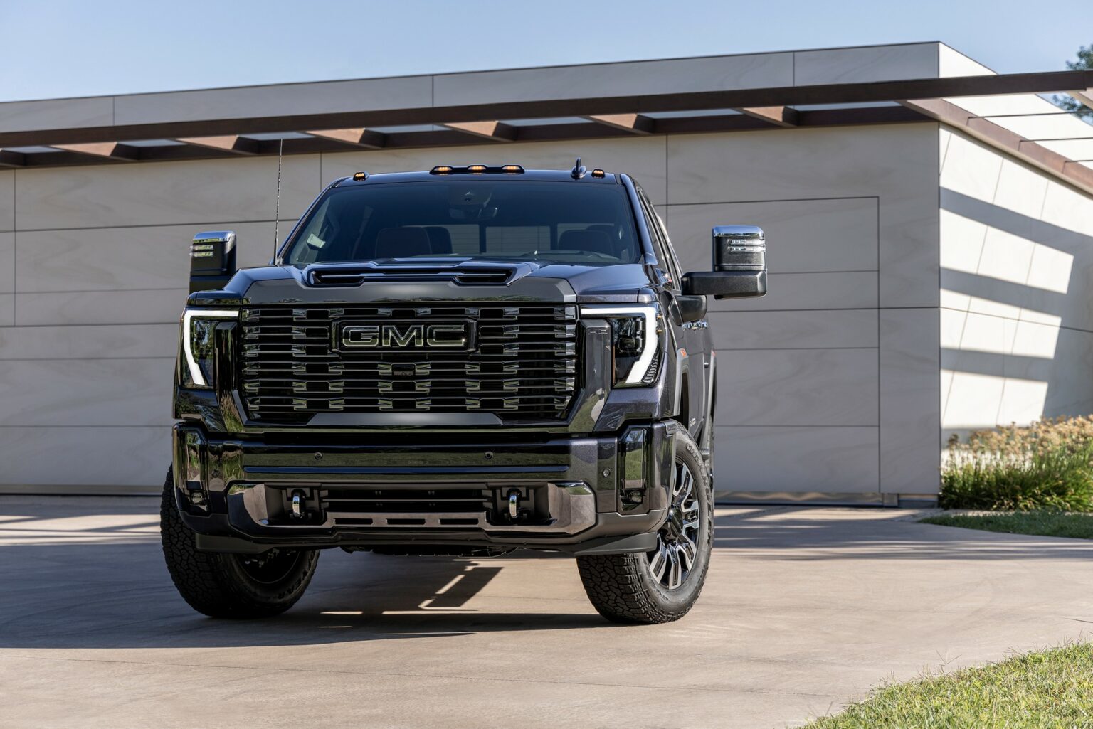 2024 GMC Sierra HD Debuts As Part Workhorse And Part Luxury Vehicle ...