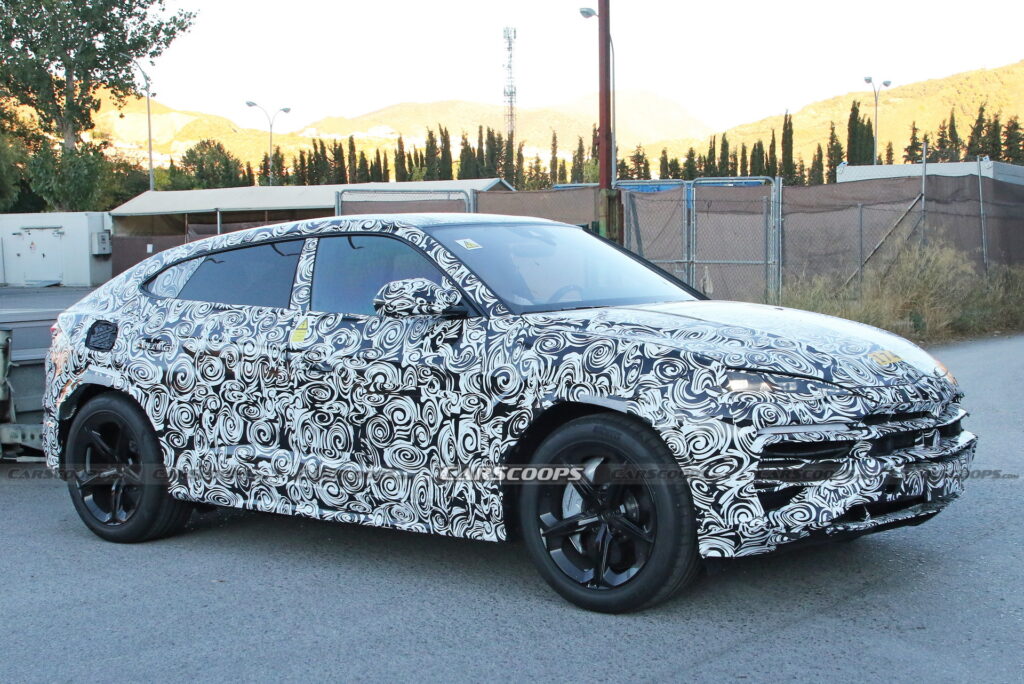 Lamborghini Urus Plug-In Hybrid Spied Testing With New Updates | Carscoops