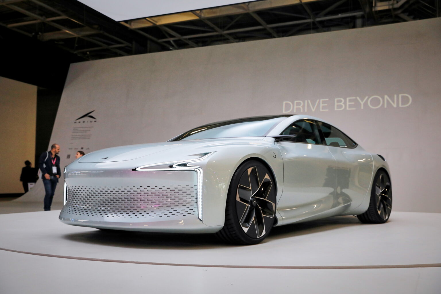 $118,000 Hopium Machina Hydrogen EV Can Complete A Refill In 3 Minutes ...