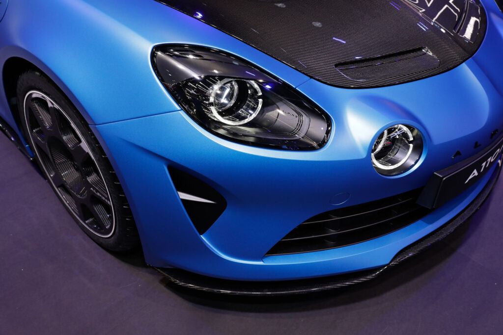Hardcore Alpine A110 R Shows Off Its Weight Loss In Paris | Carscoops
