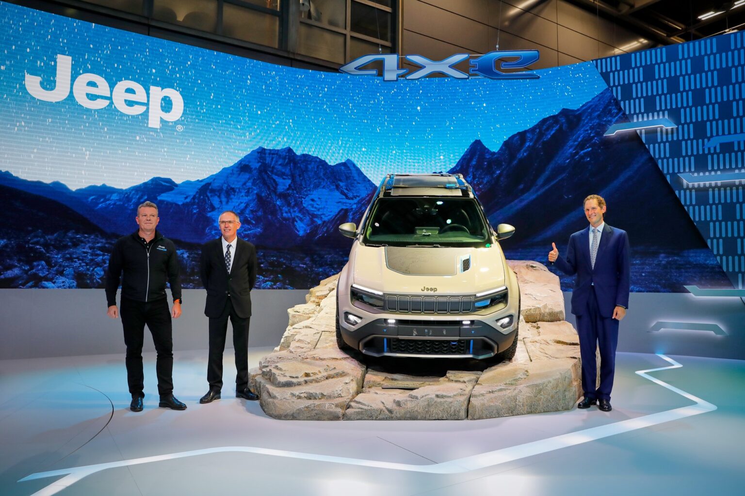 Jeep Avenger 4×4 Is A Chunkier Tough Concept Based On The New Baby EV ...