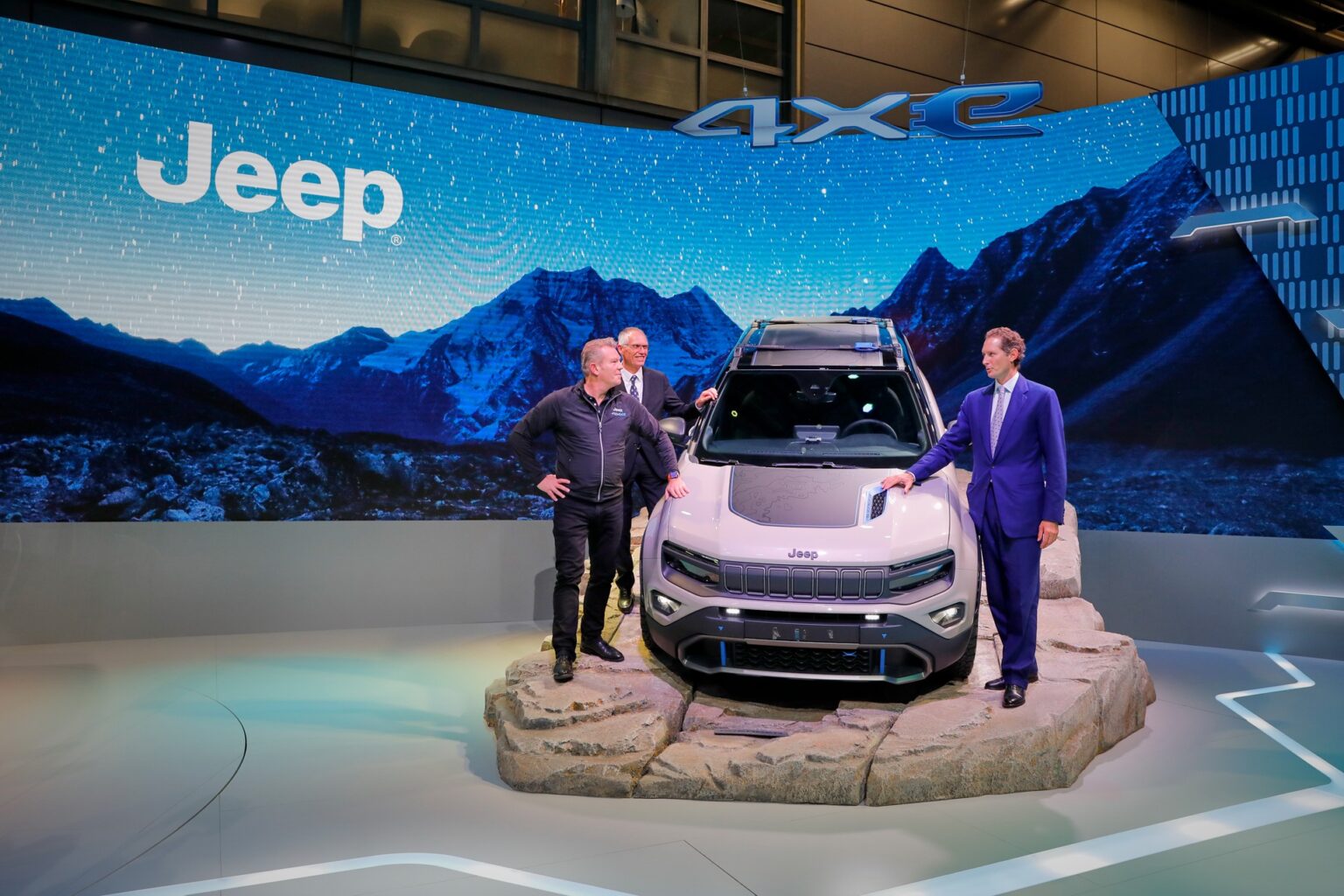 Jeep Avenger 4×4 Is A Chunkier Tough Concept Based On The New Baby EV ...