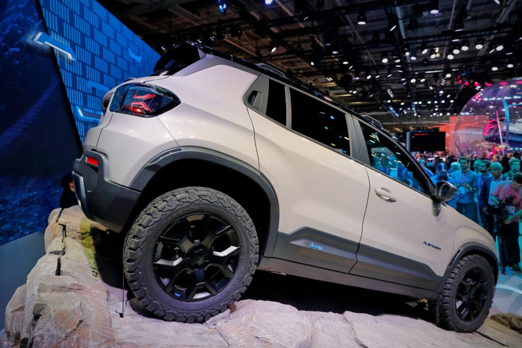 Jeep Avenger 4×4 Is A Chunkier Tough Concept Based On The New Baby EV ...