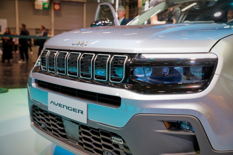 Jeep Avenger 4×4 Is A Chunkier Tough Concept Based On The New Baby EV ...